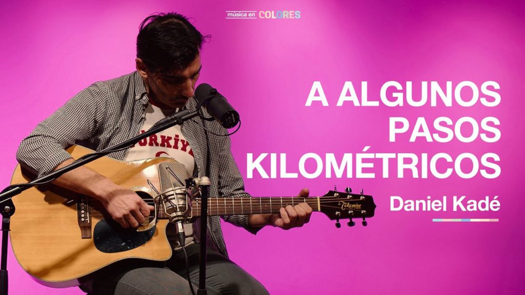 A Algunos Pasos Kilométricos - Música en colores ft. @Daniel Kadé ...